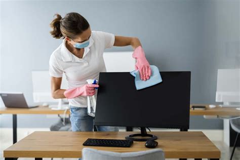 How To Clean The Benq Monitor Cleanestor