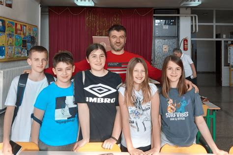 OŠ Štampar Makarije Odbranila Tron