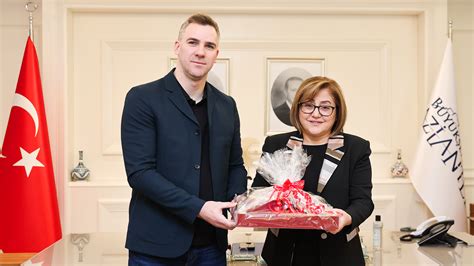 Genç Liderlerden Fatma Şahine Ziyaret