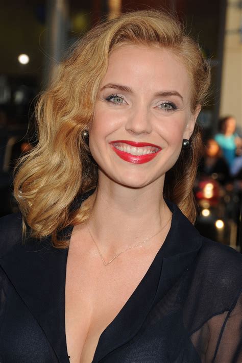 Kelli Garner Pictures Kelli Garner At The Premiere Of If I Stay August