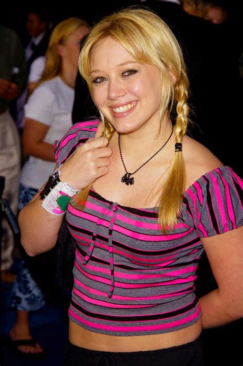 Hilary Duff 2004 Weight Hilary Duff Poses For Pictures After