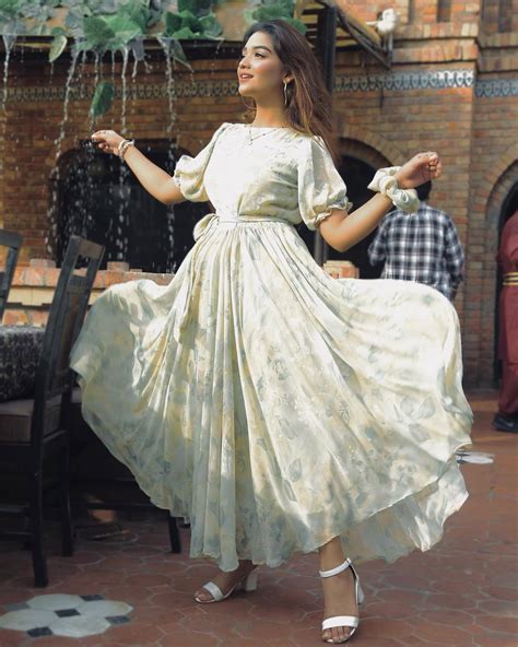Romaisa Khans Feet