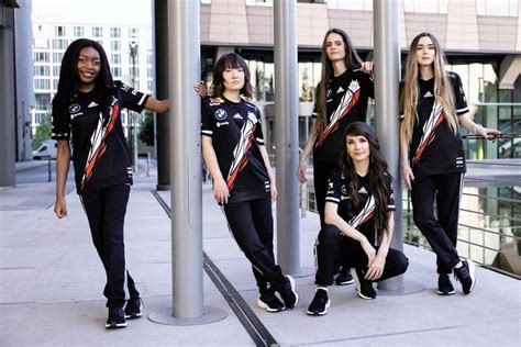 G2 Esports First All Female Lol Team Hel Scrolller