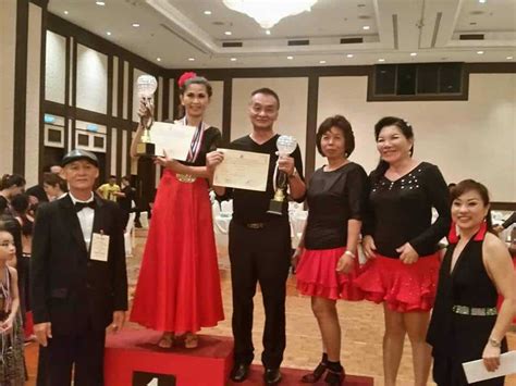 Senior Couple Dance Their Way To Health And Happiness Buletin Mutiara