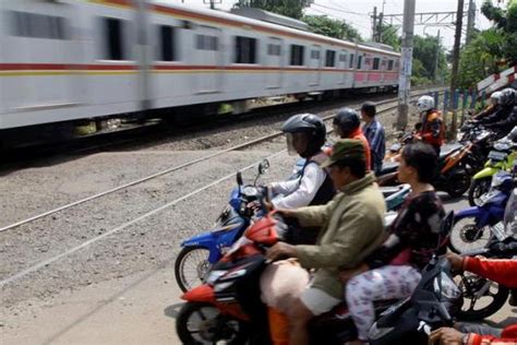Rawan Kecelakaan Dan Bikin Macet Perlintasan Kereta Akan Ditutup
