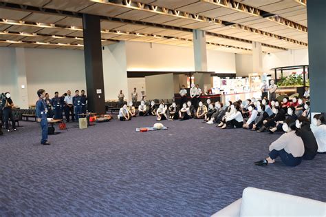 熊本市消防局 【救急講習in阿蘇くまもと空港】 益城西原消防署では、救急医療週間中のイベントとして、阿蘇くまもと空港で空港職員を対象に