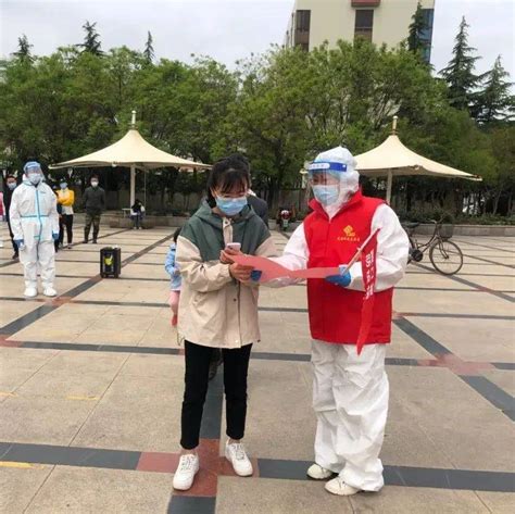 文明实践在山东｜看莱州“红马甲”的“特别”假期防控疫情文昌路街道