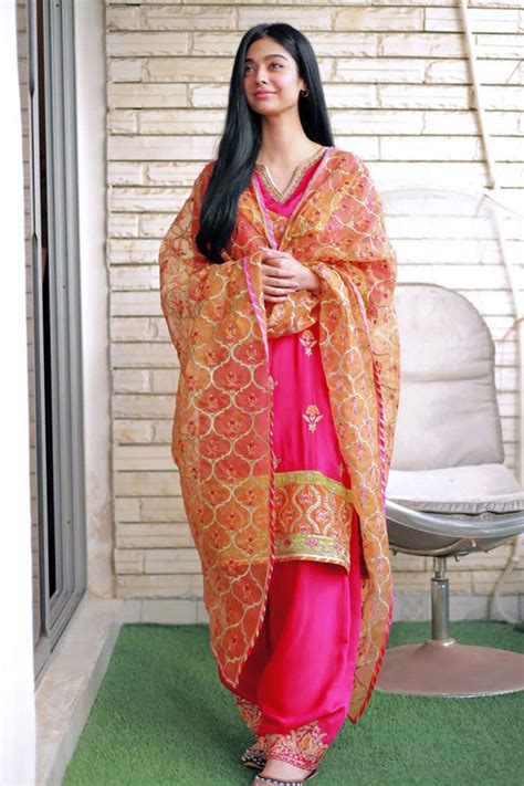 Gull E Kokab Maria Ali Store