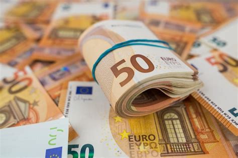L Argent De L Euro L Argent De L Euro Photo Premium