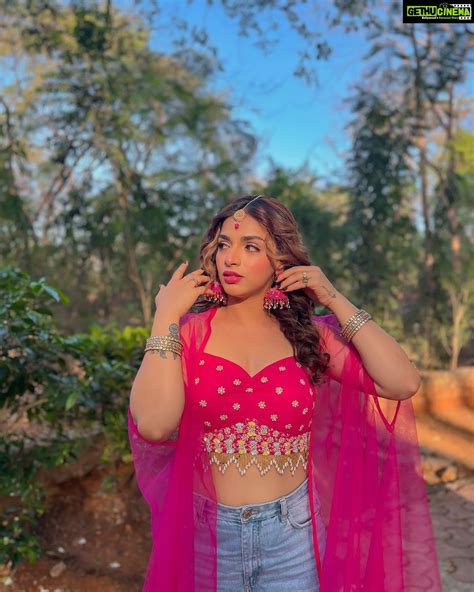 Shivani Jha Instagram Gulabooooo🦩 Gethu Cinema