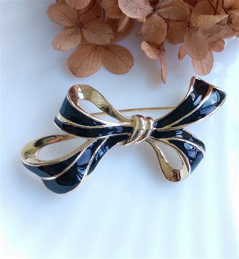 Vintage Jewelry 西洋古董飾品 黑色調 緞帶 蝴蝶結 別針 老時光角落｜徽章別針人氣榜 Pinkoi