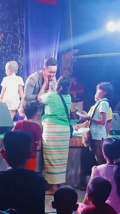 စင်အောက်က ပရိတ်သတ်အဒေါ်ကြီး အားပေးကြမ်းချက် Youtube