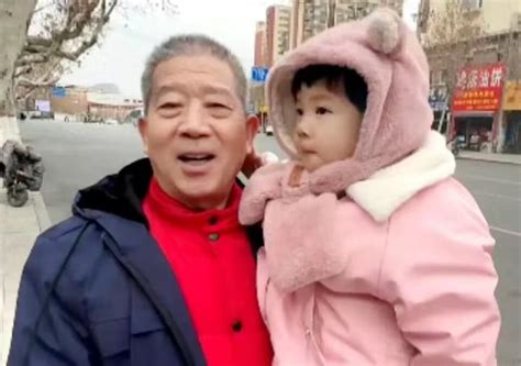 67岁老人高调产女，如今脑梗无人送饭，养孩子是不是有钱就行了？ 知乎