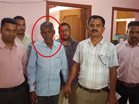 Education Worker Arrested Red Handed While Taking Bribe Of 10 Thousand