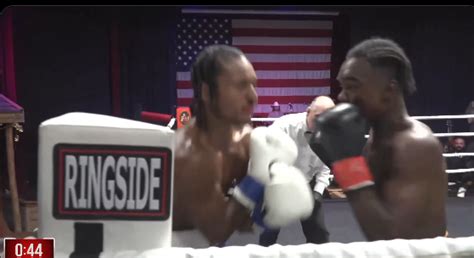 Синот на Ивандер Холифилд се враќа во боксот со победа Ipon