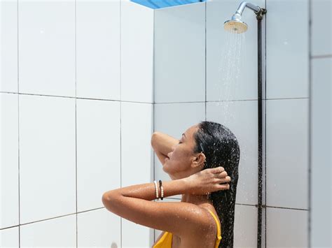 7 Showering Mistakes That Contribute To Your Dry Skin Thick