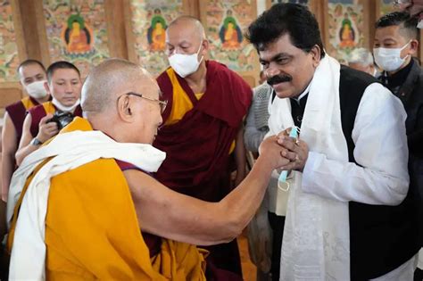 बौद्ध धर्म गुरु दलाई लामा से मिले गया नगर निगम के मेयर डॉ वीरेंद्र