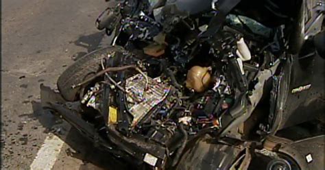G1 Depois de acidente carro pega fogo e motorista é salva por