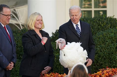 Biden Pardons Two Turkeys Peanut Butter Jelly In Rose Garden