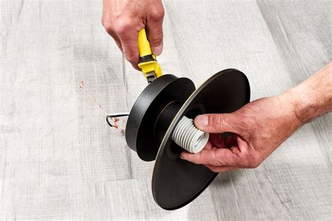 How To Replace A Bulb Socket In A Light Fixture How To Replace A Bulb Socket In A Light Fixture