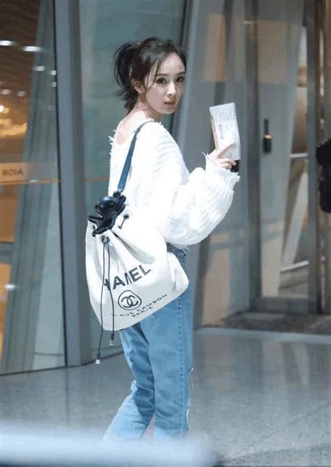 「帶貨女王」楊冪現身機場，網友：美出天際 每日頭條