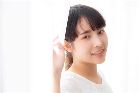 서 창와 미소 아름 다운 젊은 아시아 여자의 초상화 일출 아침 신선도 함께 행복 하 고 밝은 소녀 라이프 스타일과 최대 웨이크