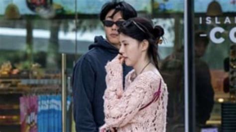 Foto Potret Potret Han So Hee Kencan Dengan Ryu Jun Yeol Di Hawaii