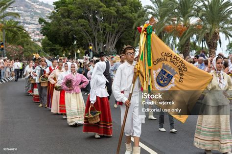 푼 샬의 마데이라 와인 축제의 전통 의상 Durnig 역사 및 민속 퍼레이드에 사람 9월에 대한 스톡 사진 및 기타 이미지