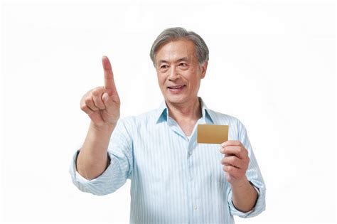 东方人 老年人 一个人 站 微笑 横图 彩色 室内 白天 正面 毛衣 时尚 满意 自由 北京 中国 人物 图片 浪漫 休闲装 老人 享受 休闲