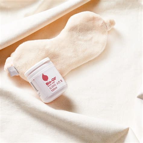 나이트케어🌙 이제는 드라이 스킨 젤 하세요 잠들기 전 보습💦모먼트 ⠀ 샤워🧖‍♀후 드라이 스킨 젤을 콕 찍어 쓱