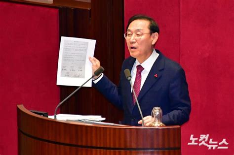 선거법 5당 합의문 든 한국당 정유섭