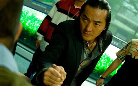 陈浩南坐牢归来，但一心只想考大学，被逼着争夺社团话事人，再次掀起黑帮江湖的风暴哔哩哔哩bilibili