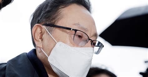 ‘친인척 부당대출 손태승 前 우리금융지주 회장 구속영장 기각