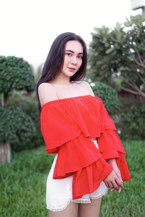 แคท อาทิติยา จากนักร้องสู่ผู้หมวดหญิง สวยเก่งครบเครื่อง
