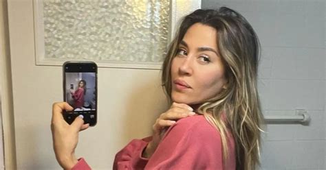 Jimena Barón Se Sacó El Pantalón Y Posó De Espaldas Al Espejo Con Solo