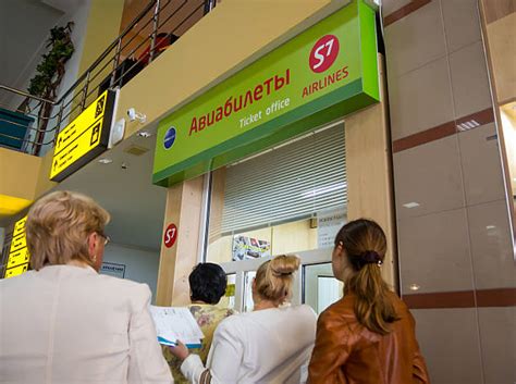 60 Ticketing Queue Foto Stok Potret And Gambar Bebas Royalti Istock