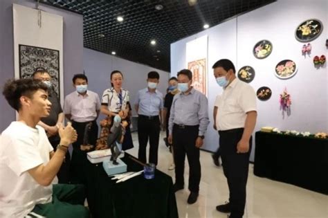 卢小亨参观甘肃省非遗系统性保护工作成果展和非遗影像展凤凰网视频凤凰网