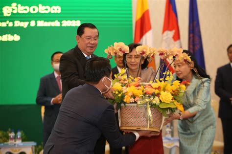 សម្តេចតេជោ ហ៊ុន សែន បន្តអំពាវនាវដល់ស្វាមីភរិយា ដែលបែកបាក់គ្នា កុំហែកកេរ្តិ៍គ្នាតាមបណ្តាញសង្គម