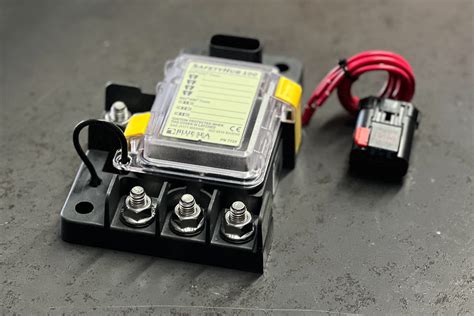 Blue Sea Safetyhub 100 Fuse Block