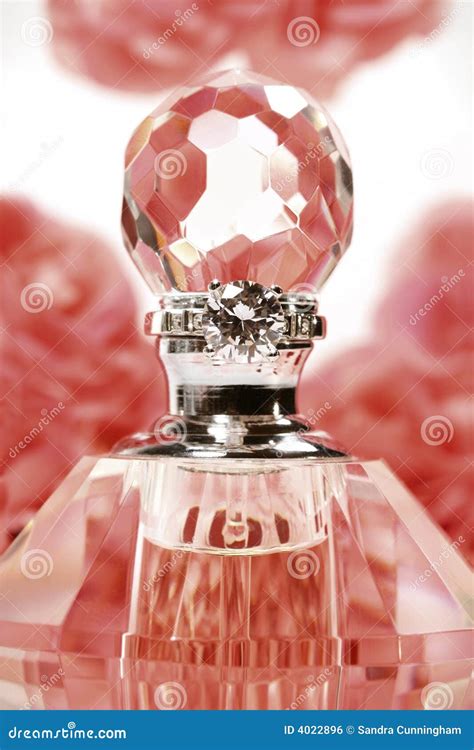 Bottiglia Di Profumo Fotografia Stock Immagine Di Rosso 4022896