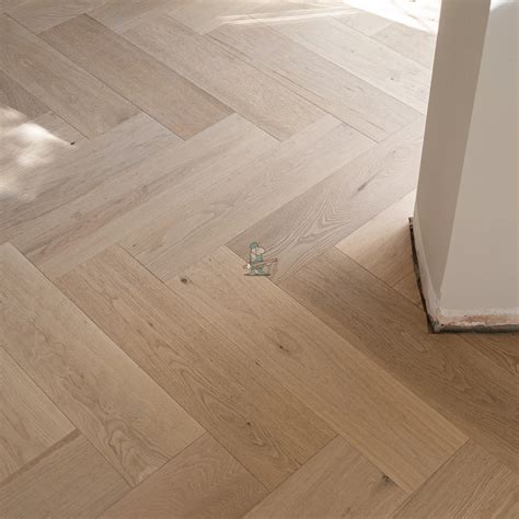 Riviera Click 143 X 150mm Pale Invisible Oak Herringbone Engineered
