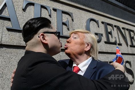 トランプ氏と金正恩氏のそっくりさん、仲良し姿を披露 香港 写真11枚 国際ニュース：afpbb News