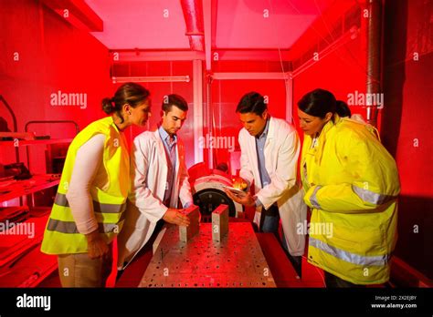 Researchers Vibration Chamber Laboratory Emc And Telecom Lab