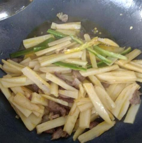 爆炒莲藕丝的做法是什么 业百科