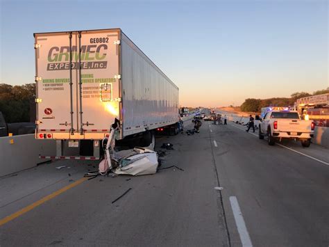 Driver Killed In Collision On I 35 Near Hillsboro Was Ejected From Car Dps