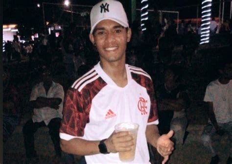 Família oferece R mil por notícias de jovem desaparecido