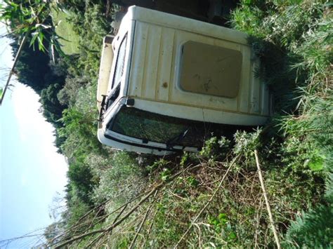 Caco Da Rosa Caminhão carregado leite tomba em Vargem Bonita