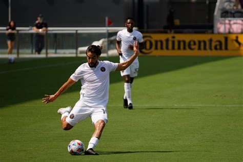 Especulan Que El Mexicano Rodolfo Pizarro Le Cedió El Dorsal 10 A Messi