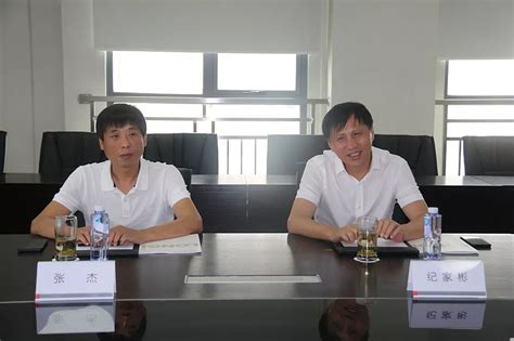 隆基股份分别与爱康科技、昌泰铝材签订长单采购合同 7月22日， 隆基股份 全资子公司分别与江苏爱康科技股份有限公司、营口昌泰铝材有限公司签订了