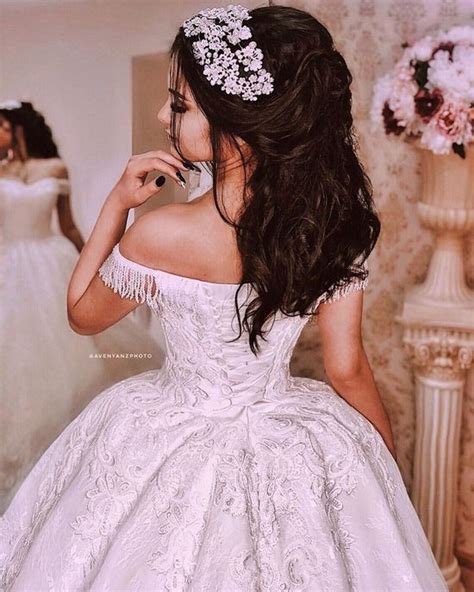 Pin On كُـل العيون مرت عابره إلا عُيونك